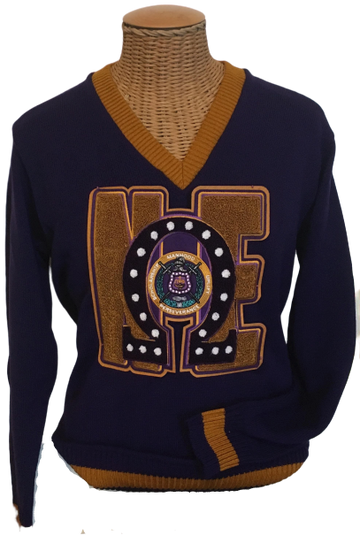 ΩΨΦ - Custom Chenille Patch Sweater – Que Essentials